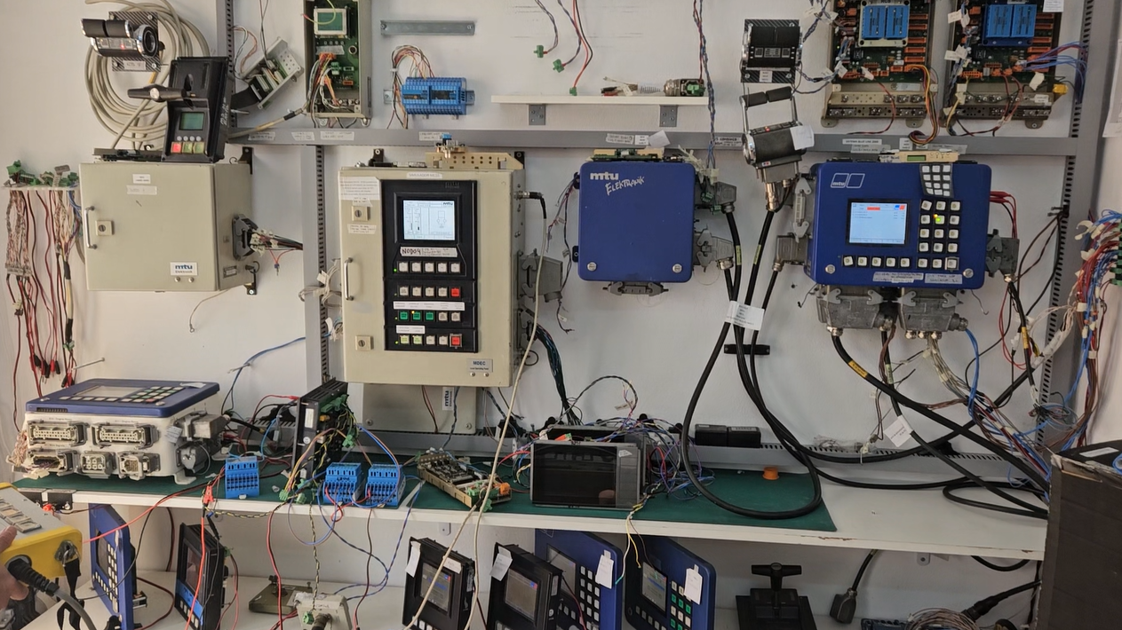 MTU. ECS-5 RCS-5 FPP/B electronic system: Portable Control Unit ROS-3 ...